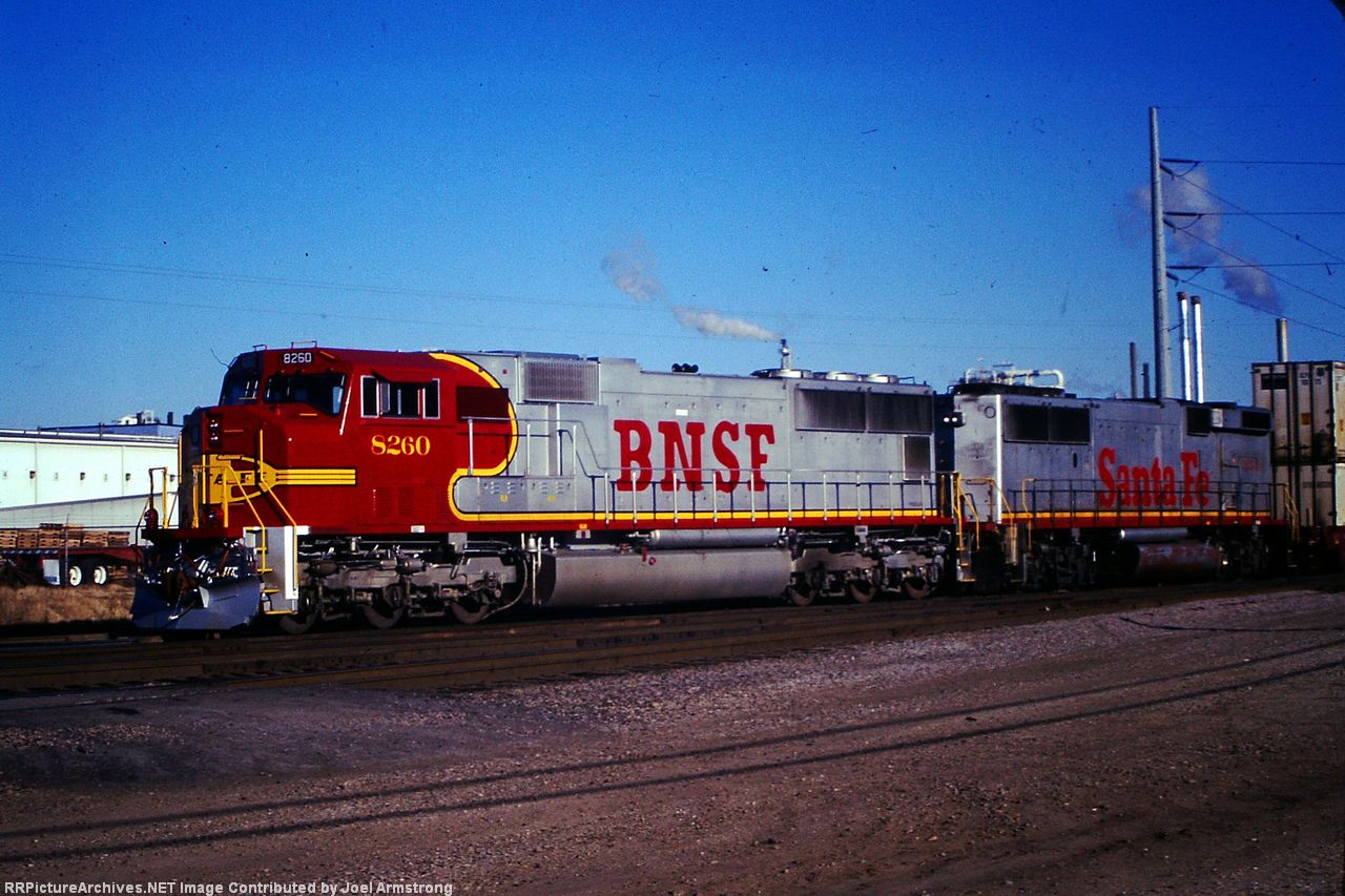 BNSF 8260